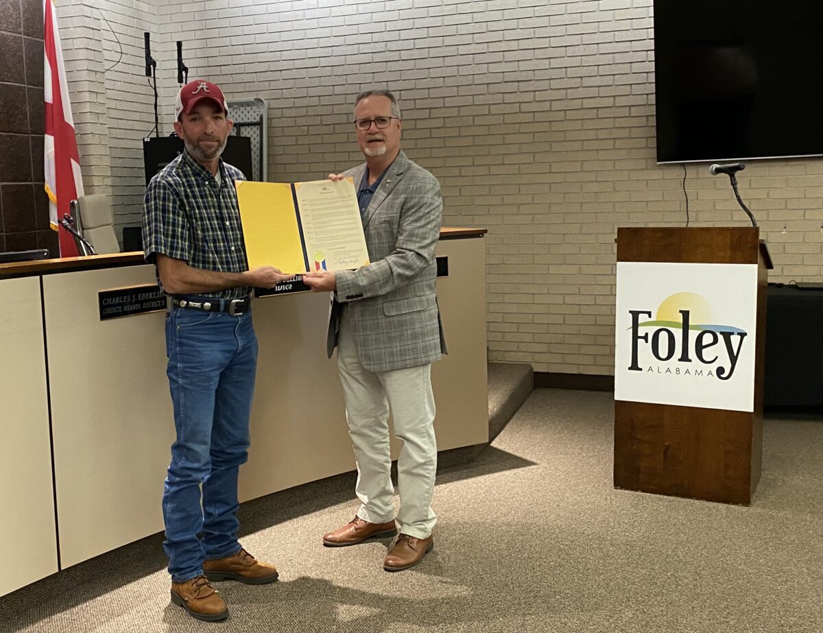 Foley recognizes Veteran of the Month - City of Foley