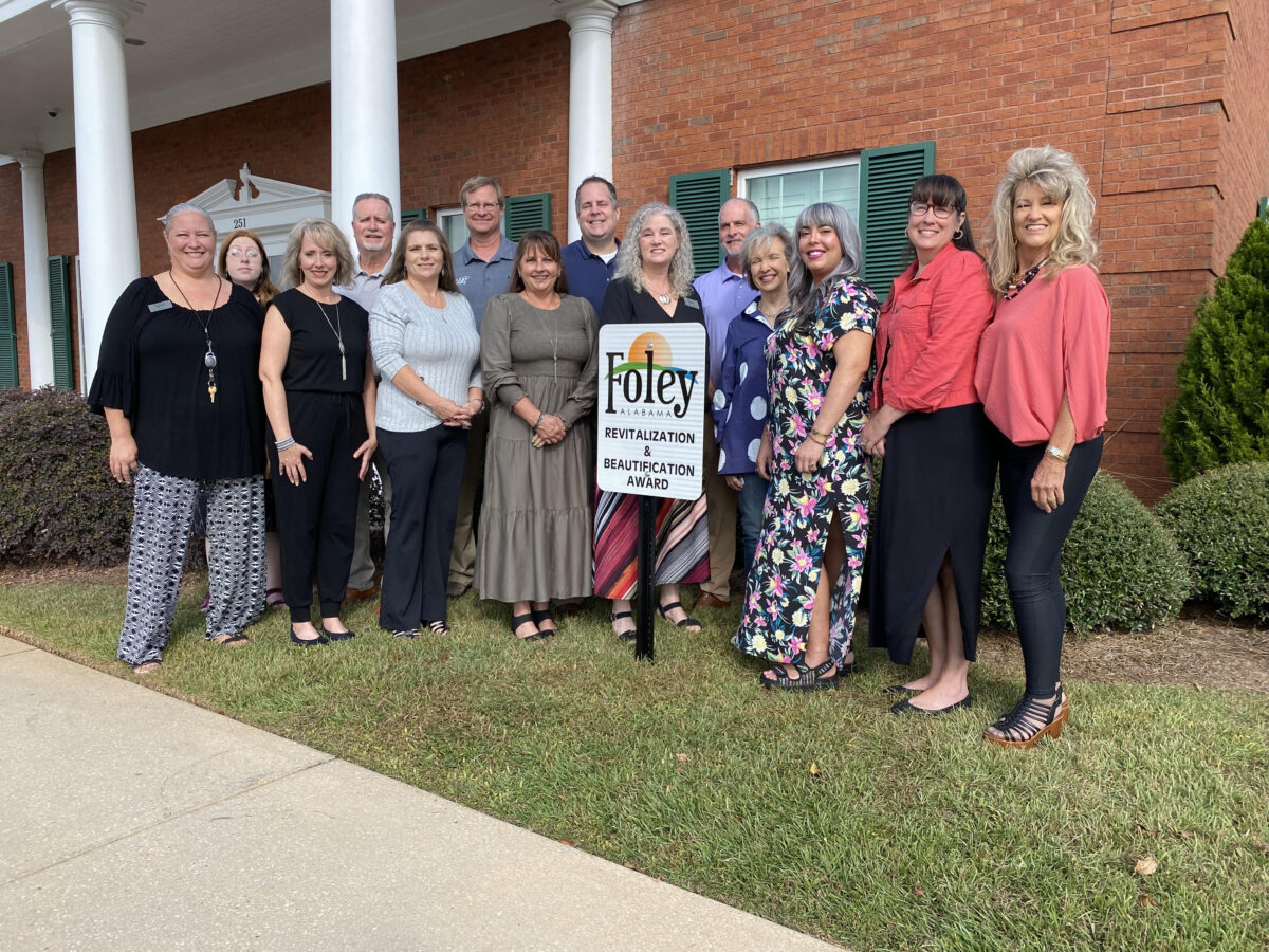 Foley businesses receive beautification signs - City of Foley