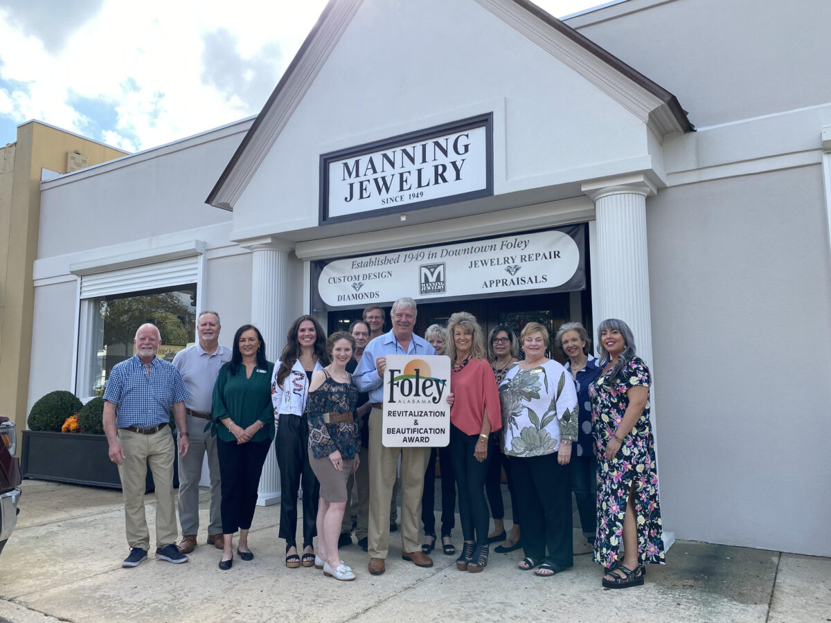 Foley businesses receive beautification signs - City of Foley
